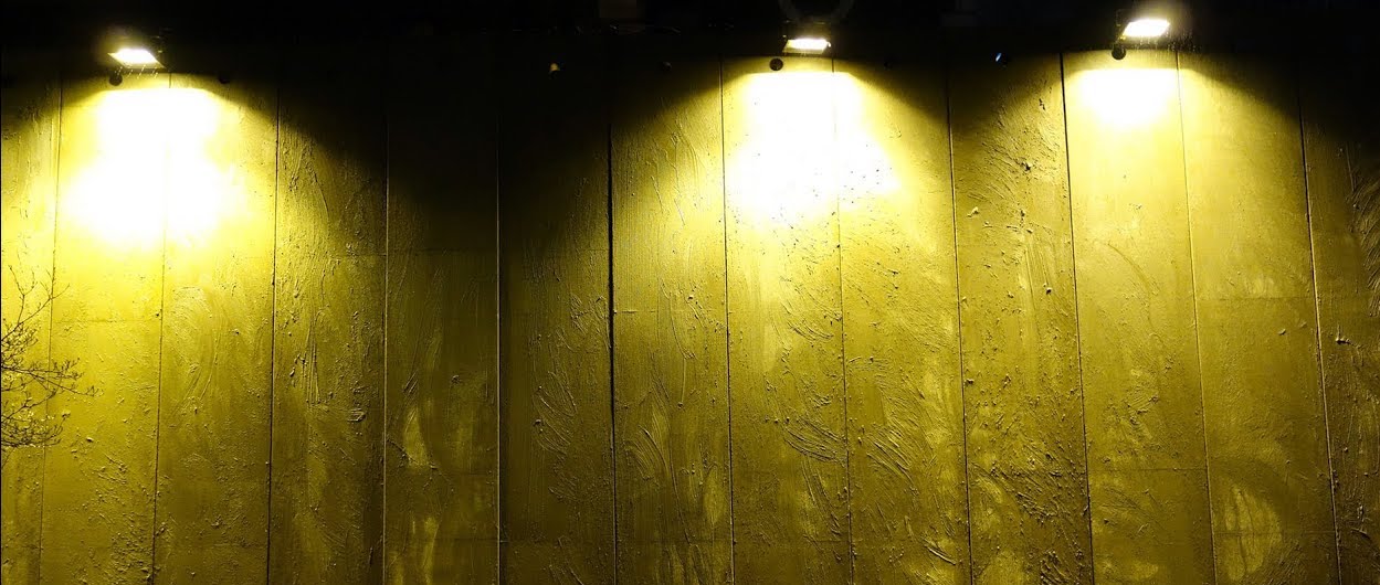 Building a Symbolic Wall of Oppression in the Middle of London ...