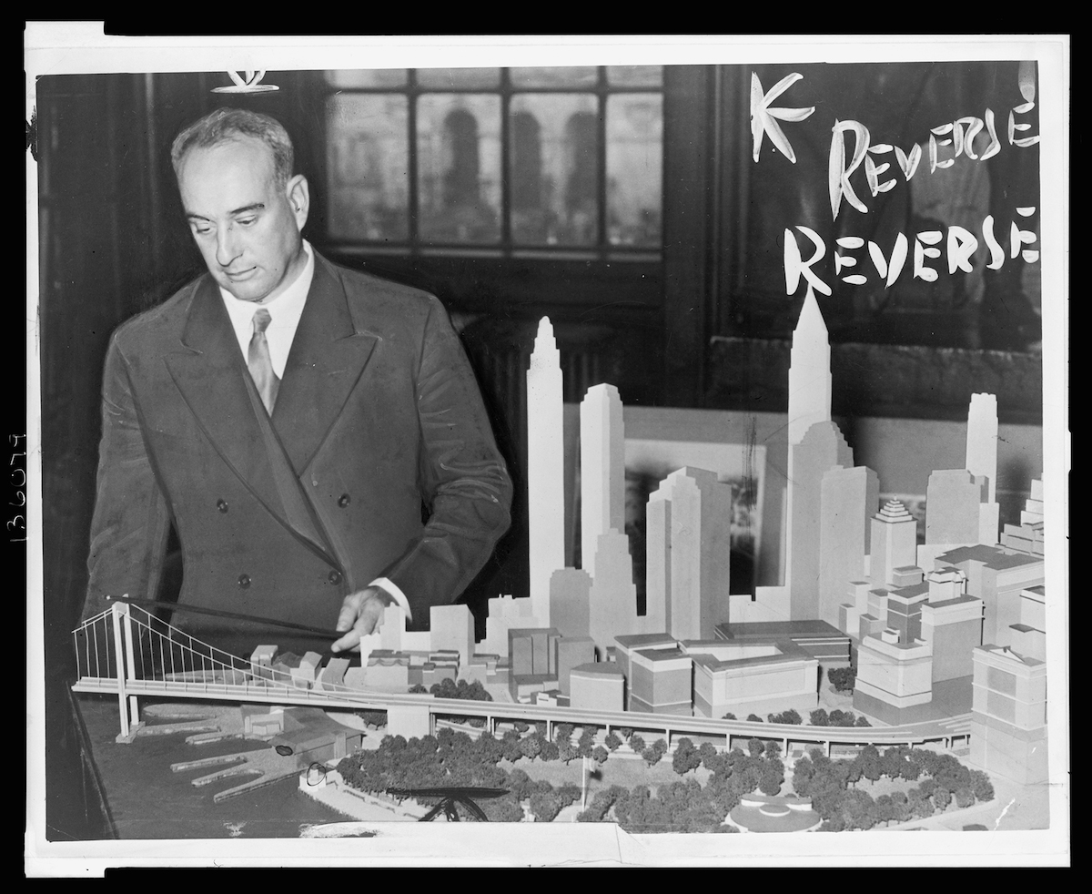 1908_Library of Congres_Robert Moses with model of proposed Battery ...