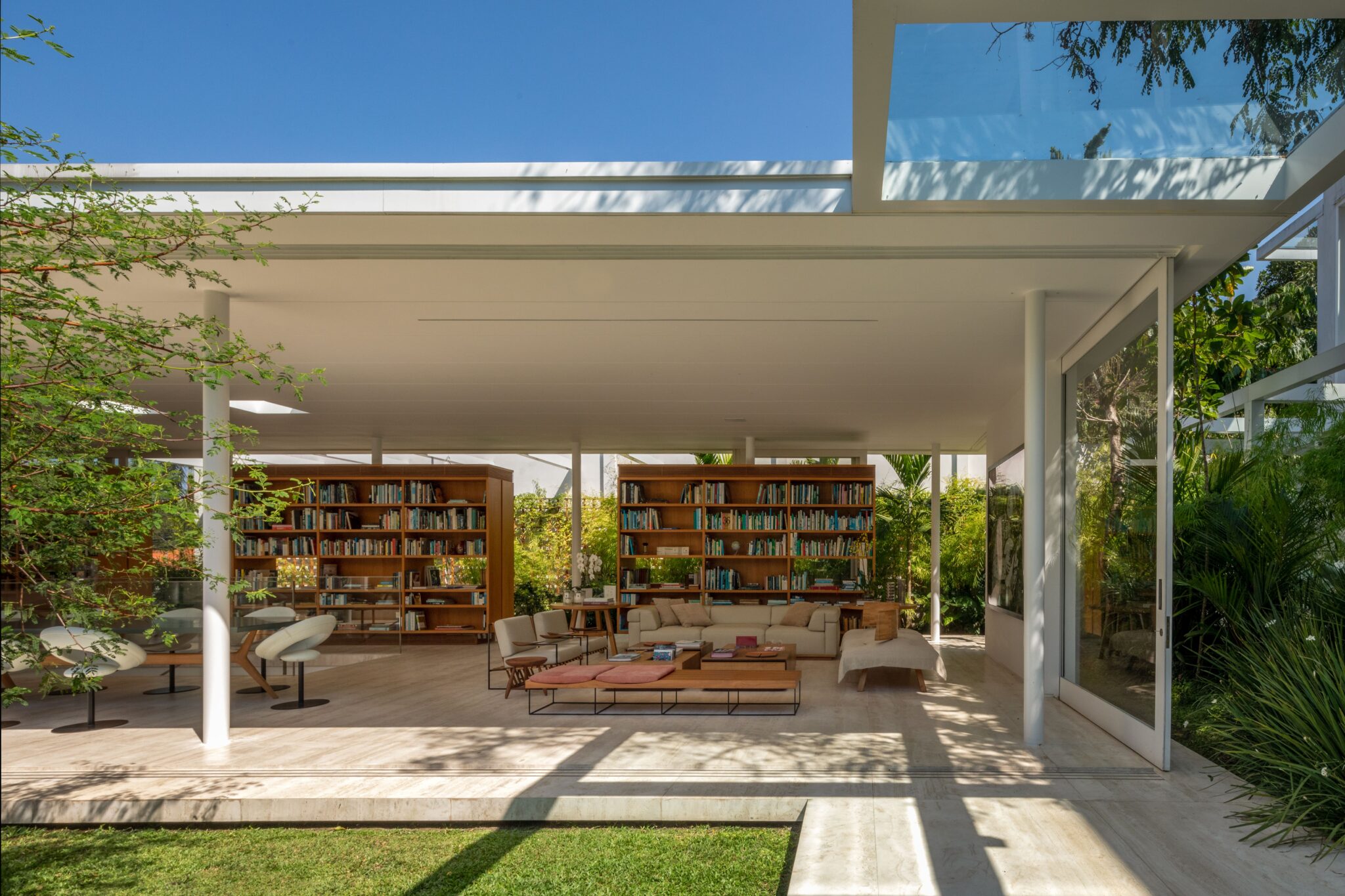 Literary Hub » Get away from it all in this Brazilian outdoor “book house.”