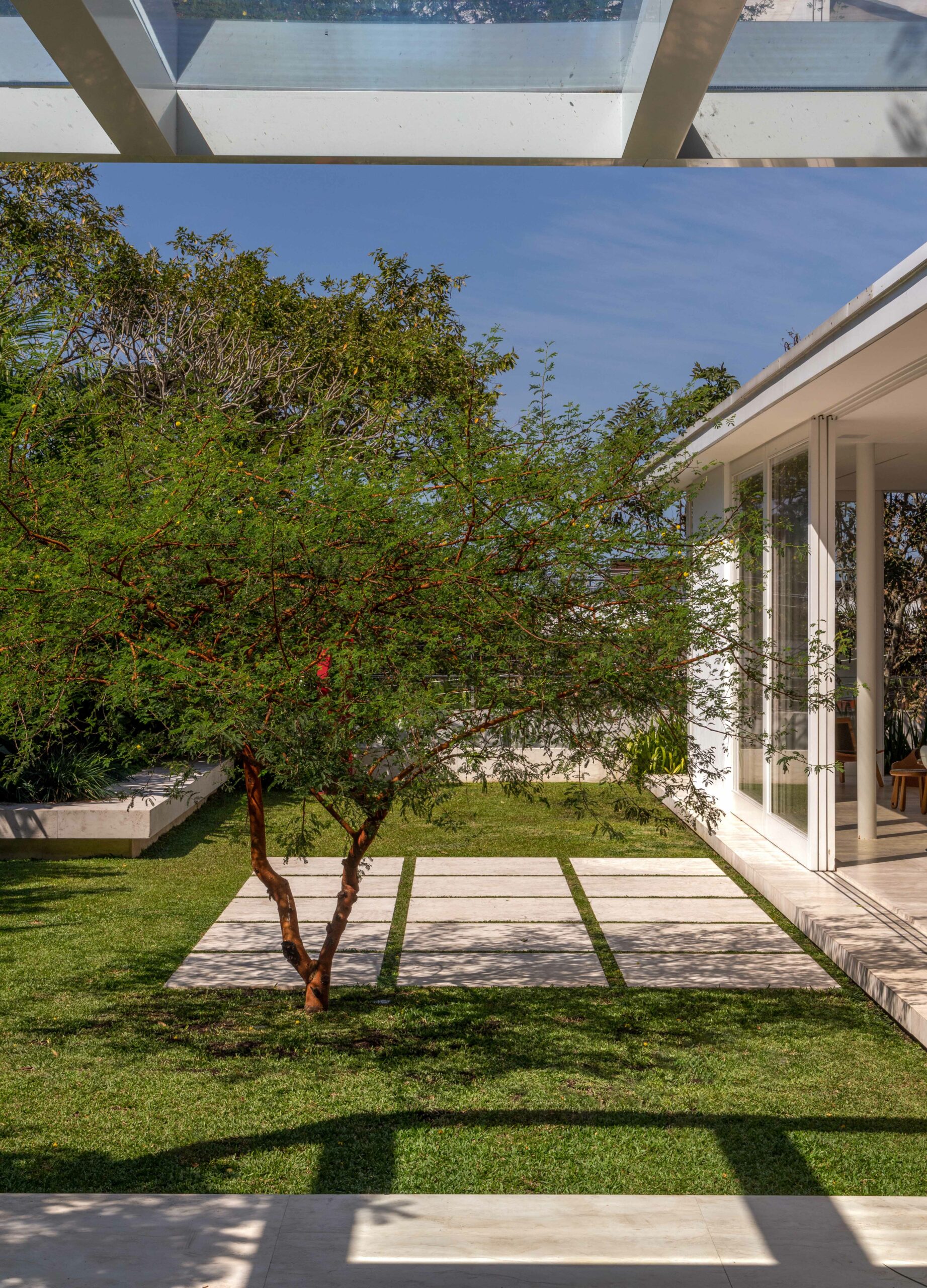 Literary Hub » Get away from it all in this Brazilian outdoor “book house.”