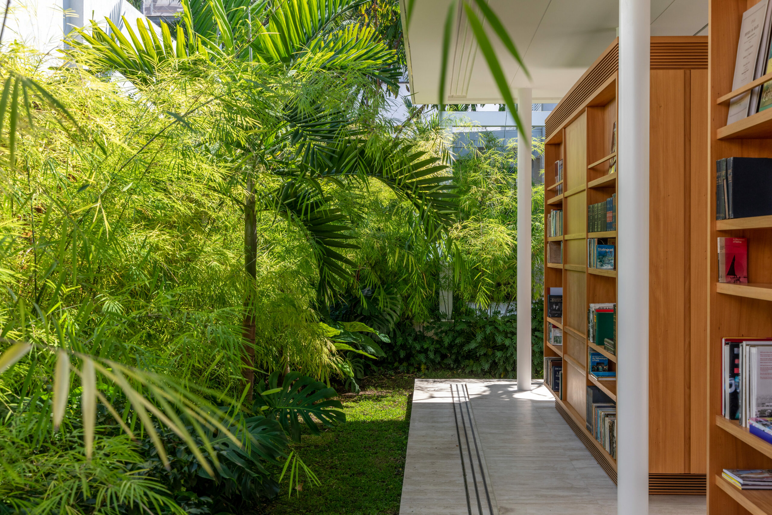 Literary Hub » Get away from it all in this Brazilian outdoor “book house.”